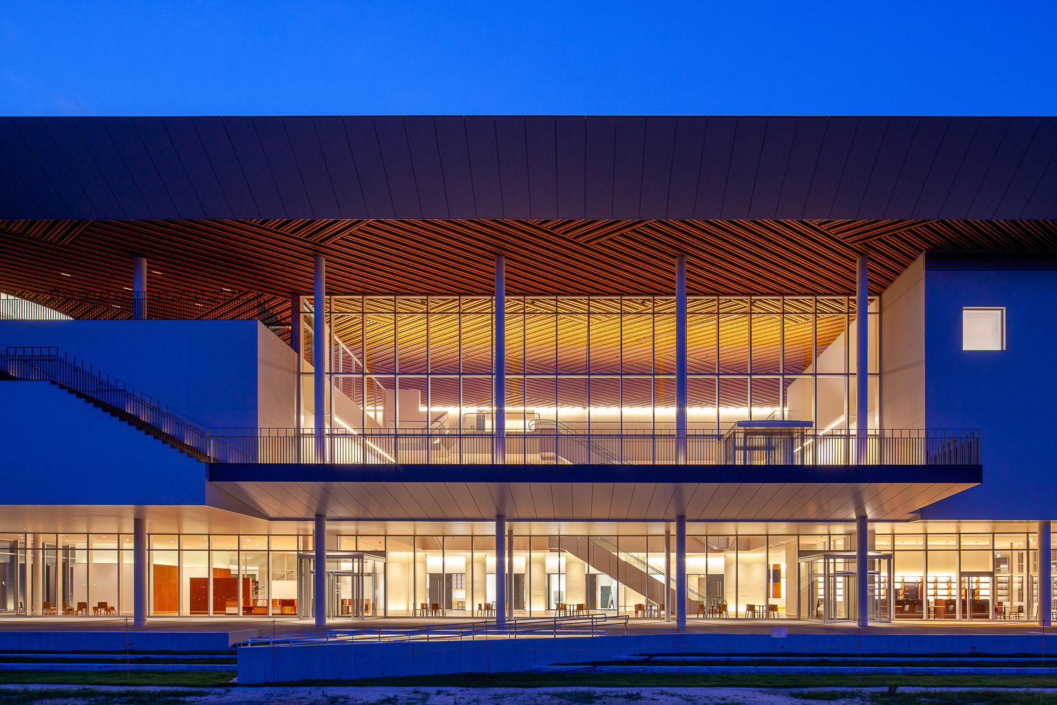 鳥取県立美術館開館 | Lighting Planners Associates